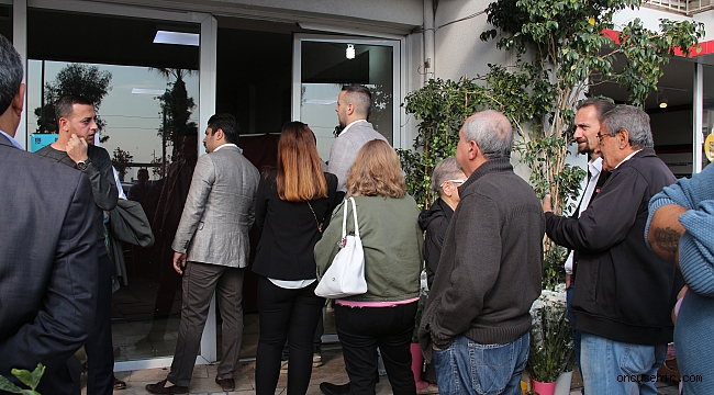 Karşıyaka'da mavi-beyaz yarışında kim kazandı, kimler delege seçildi ... Karşıyaka'da mavi-beyaz yarışında kim kazandı, kimler delege seçildi ...