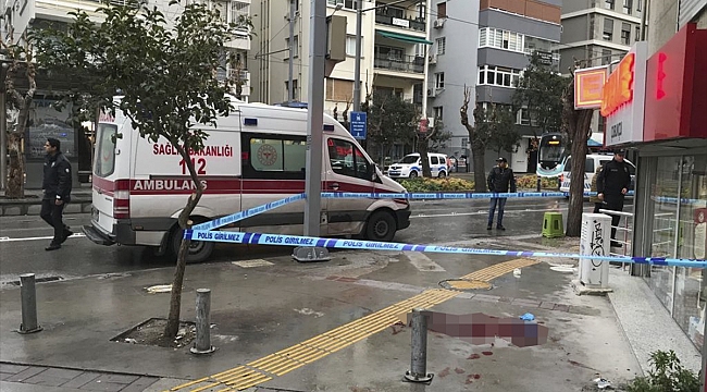 İzmir'de sokak ortasında silahlı saldırı! Tramvayın karşısında ... İzmir'de sokak ortasında silahlı saldırı! Tramvayın karşısında ...