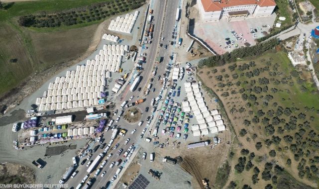 İZSU ekipleri, deprem bölgesindeki su sorunu için çalışmalarını ... İZSU ekipleri, deprem bölgesindeki su sorunu için çalışmalarını ...