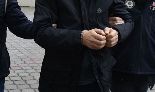 Depremzedelere küfür ve hakaret içerikli sözler söyleyen şüpheliye ... Depremzedelere küfür ve hakaret içerikli sözler söyleyen şüpheliye ...