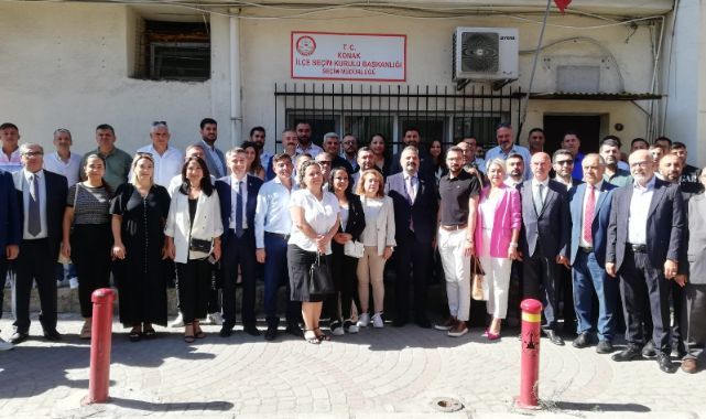 Aslanoğlu ve yönetimi mazbatasını aldı - Siyaset - Öncü Şehir Gazetesi Aslanoğlu ve yönetimi mazbatasını aldı - Siyaset - Öncü Şehir Gazetesi
